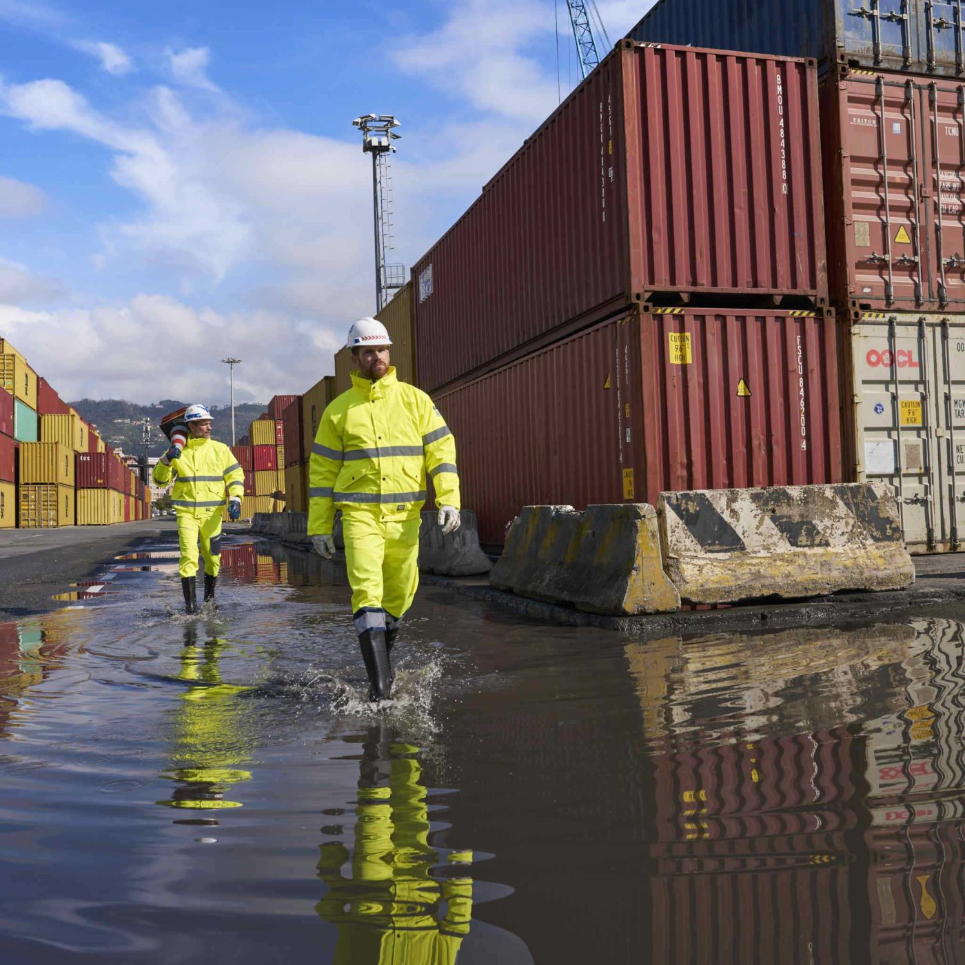 Weather resistant clothing - Sir Safety System